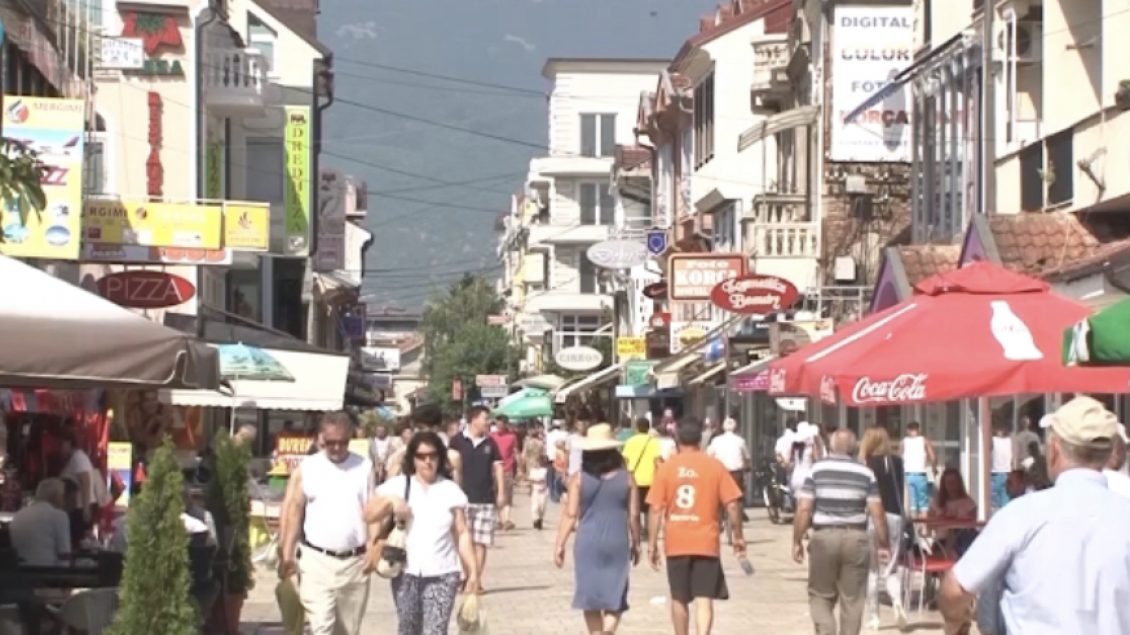 Struga përplot mërgimtarë e turistë - STRUGAPOST